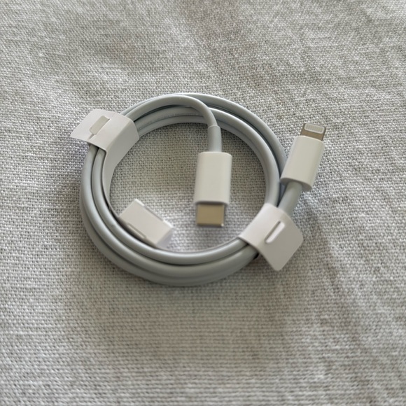 Apple | Cell Phones & Accessories | Authentic Apple Usbc To Lightning ...